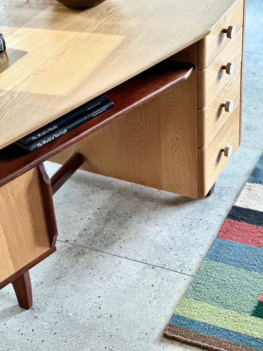 Angular MCM Desk – RE-TREND