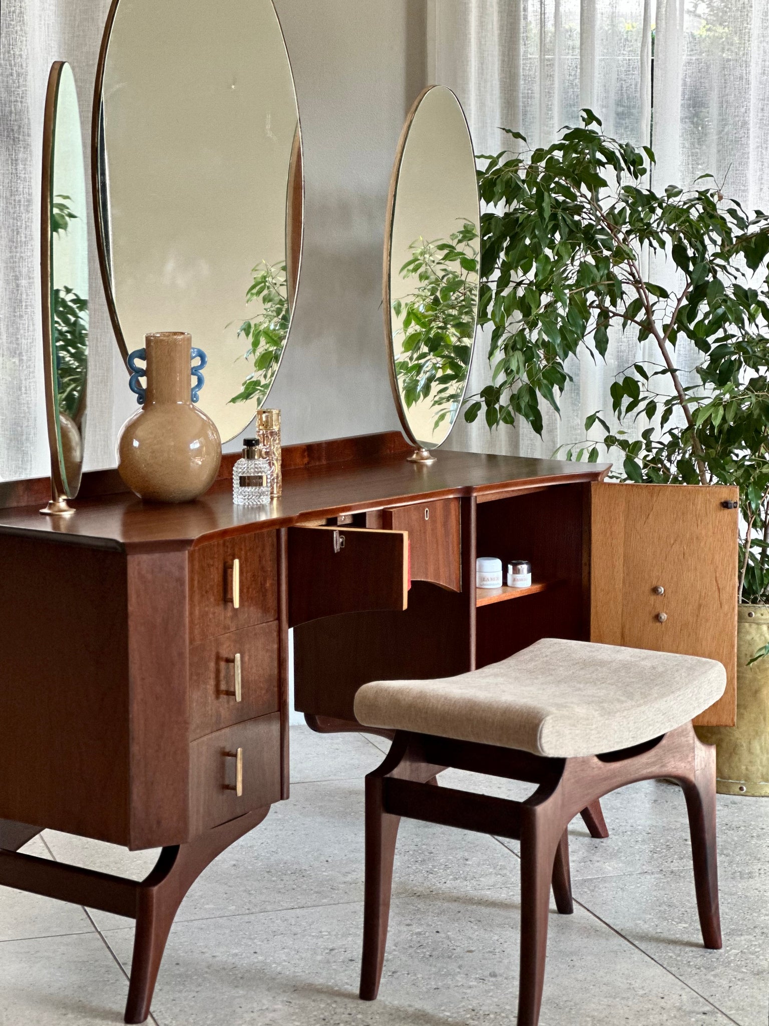 Frystark Dresser & Original Stool – RE-TREND