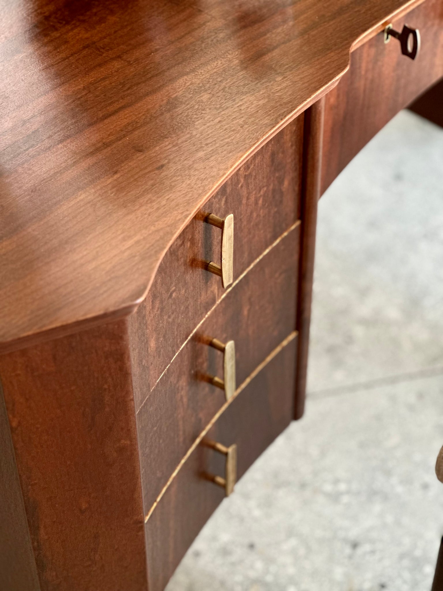 Frystark Dresser & Original Stool – RE-TREND