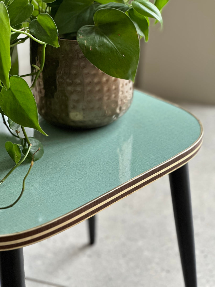 Retro Formica Side Table – RE-TREND