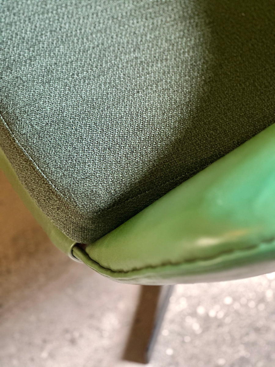 Retro Zodiac Swivel Chair – RE-TREND