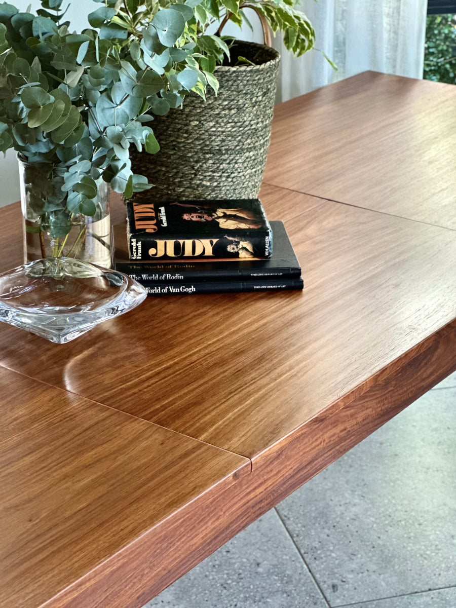 Mid-Century Kiaat Extendable Dining Table – RE-TREND