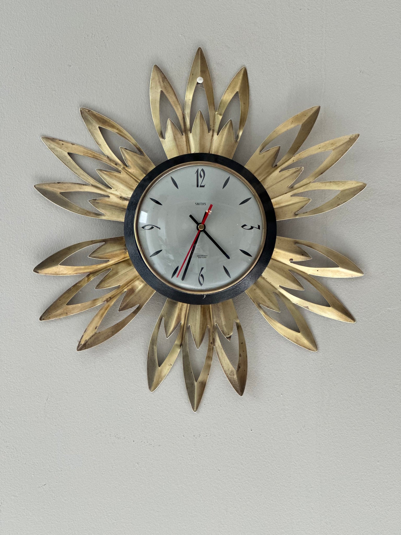 Vintage "Sunburst" Clock by Smiths – RE-TREND