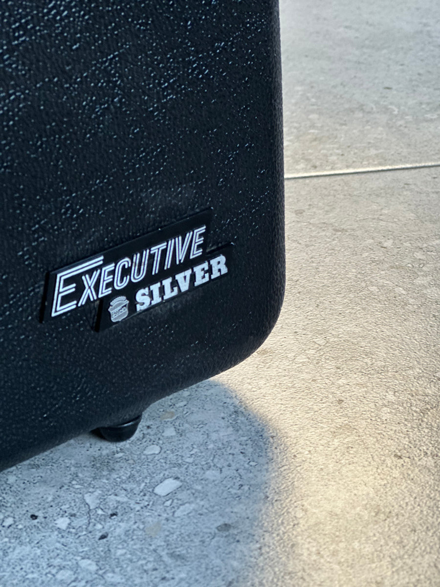 Retro Silver Series “Briefcase” Record Player and Radio – RE-TREND