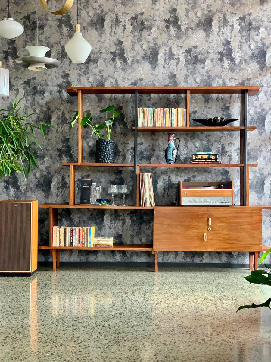 Retro wall unit – RE-TREND