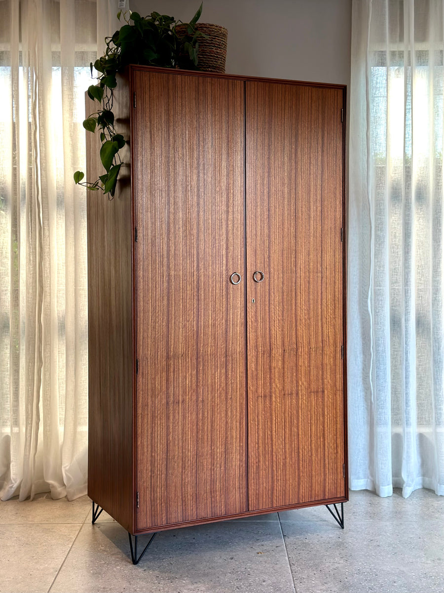 Mid-Century “Meredew” Wardrobe – RE-TREND