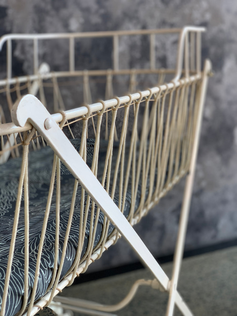 Vintage metal baby crib on wheels – RE-TREND