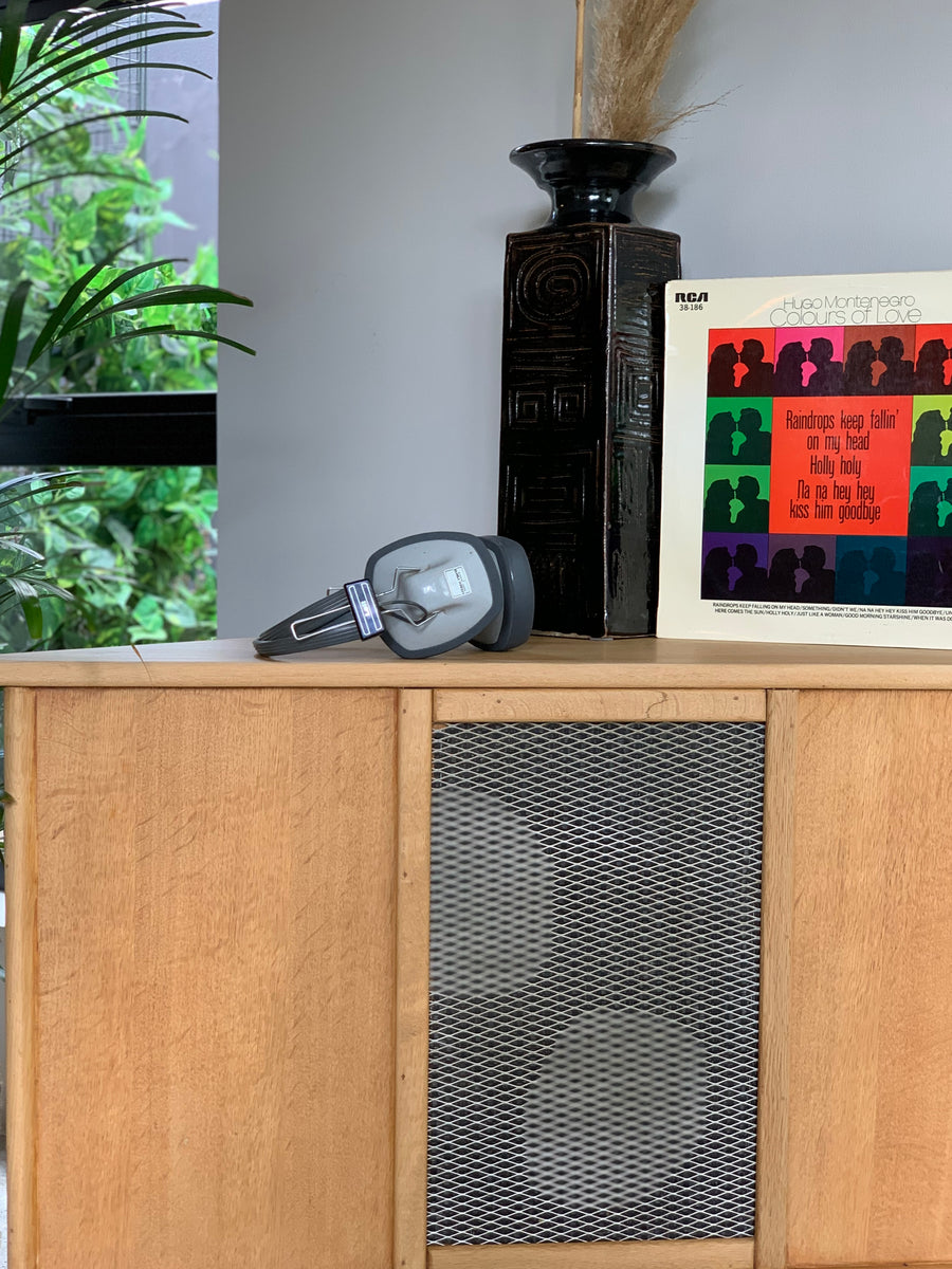 Retro Headsets – RE-TREND