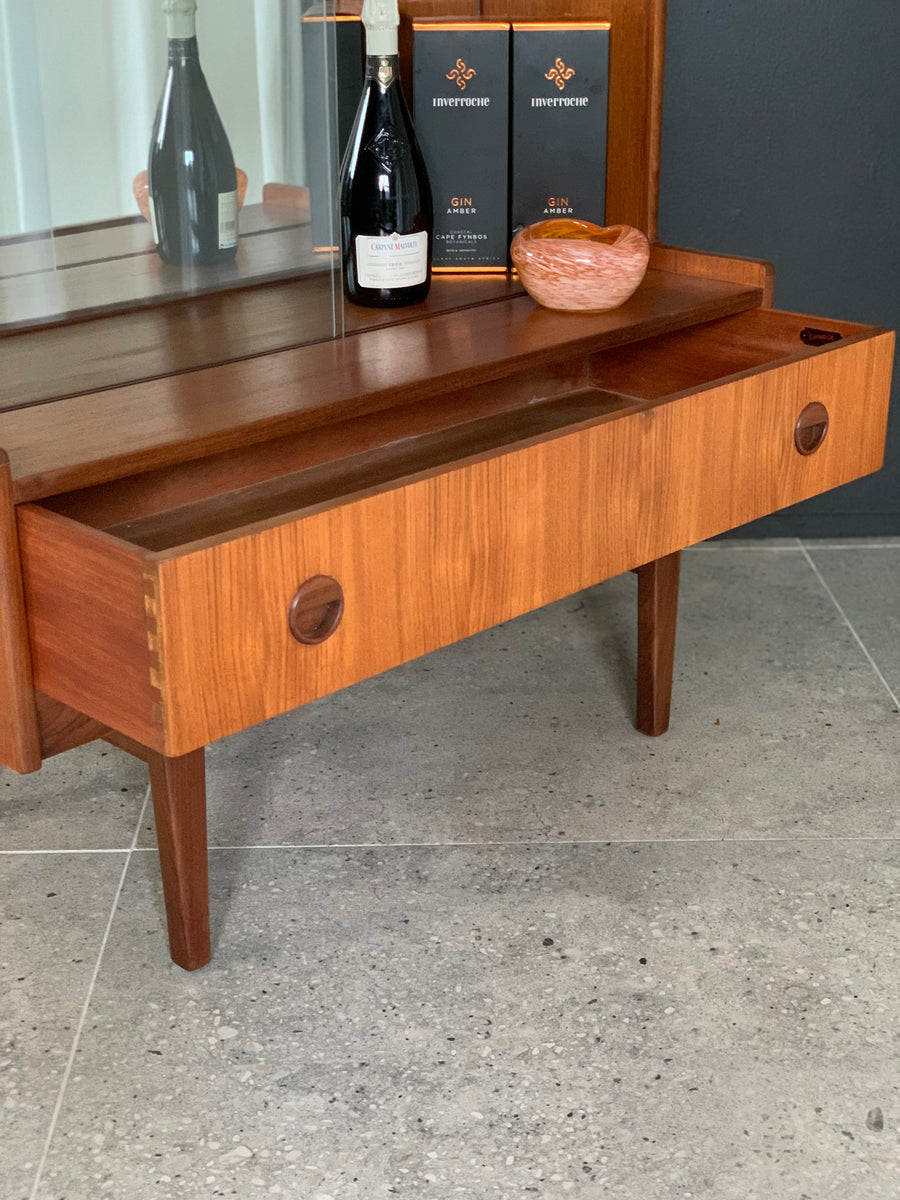 'Turnidge of London' Display / Drinks Cabinet – RE-TREND