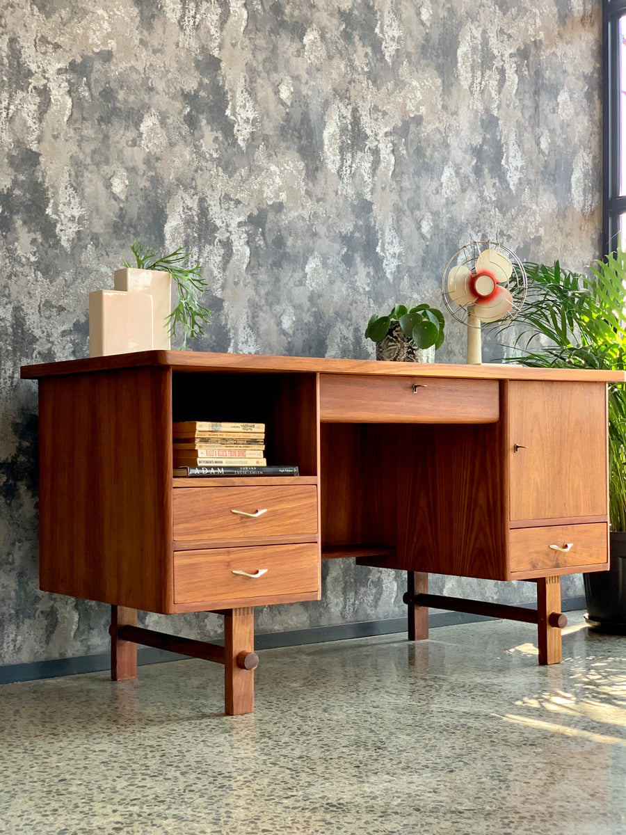 Retro Cubist Style Desk – RE-TREND