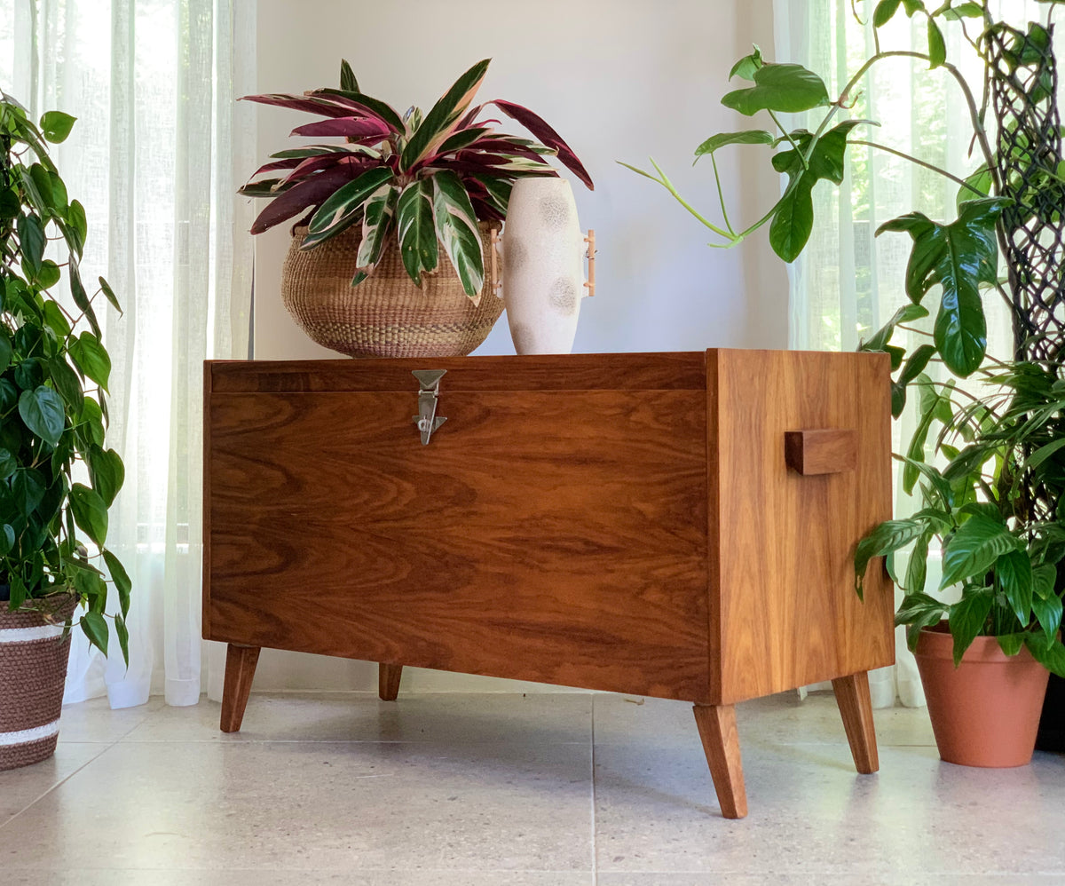 Retro Kiaat Storage/Kist – RE-TREND