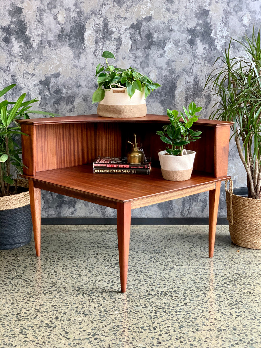 Two-tiered corner table – RE-TREND