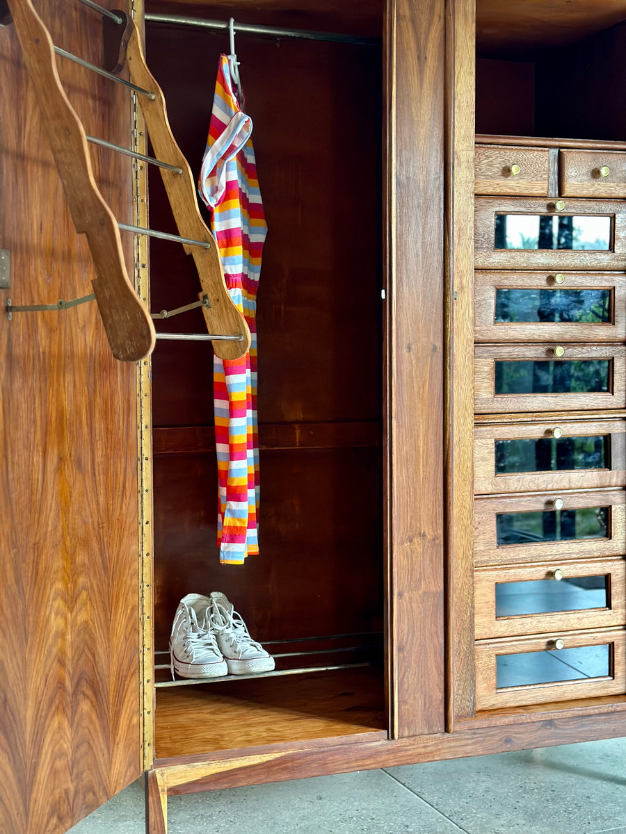 Retro Wardrobe with Inner Drawers – RE-TREND