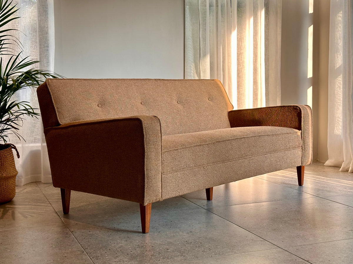 Retro Upholstered Couch – RE-TREND