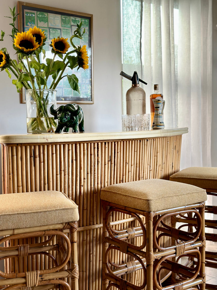 Retro Cane Bar with Four Bar Chairs – RE-TREND
